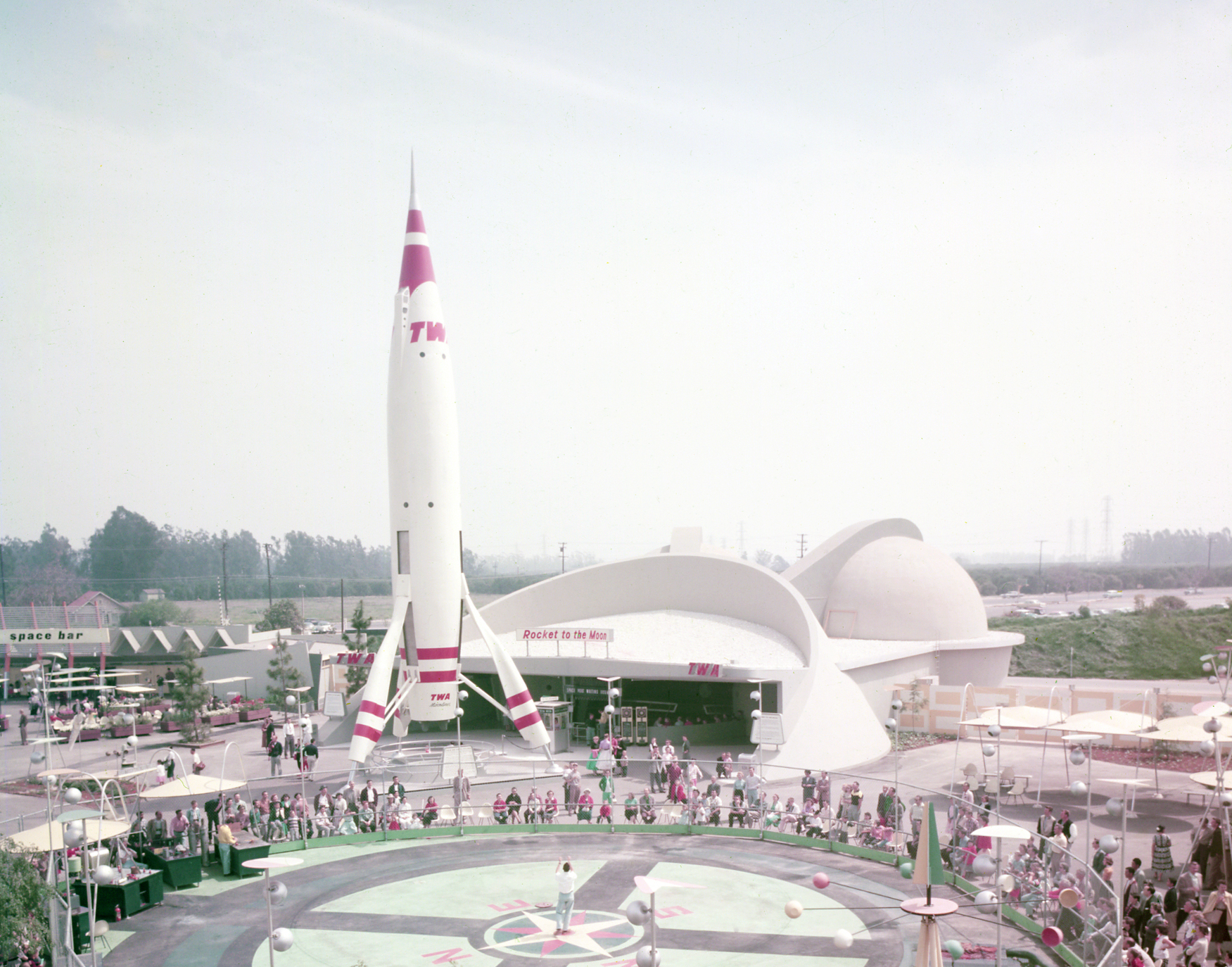 Any idea where this Moon Base picture originated from? : r/SpaceXLounge