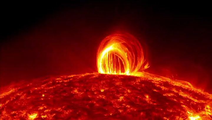 A Plasma Downpour on the Sun | Smithsonian Magazine